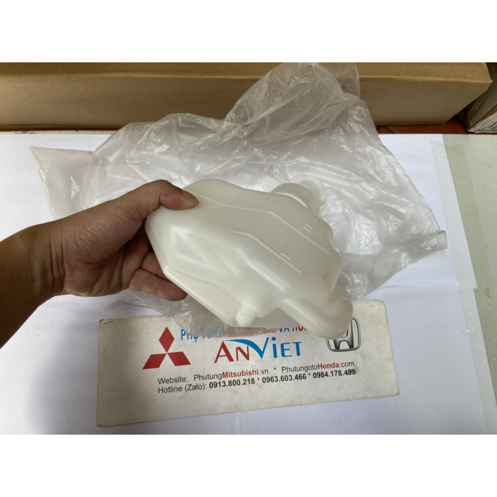 Bình nước phụ xe Mitsubishi Attrage (Nhựa - Trắng) | 1375A209 | Shopee ...