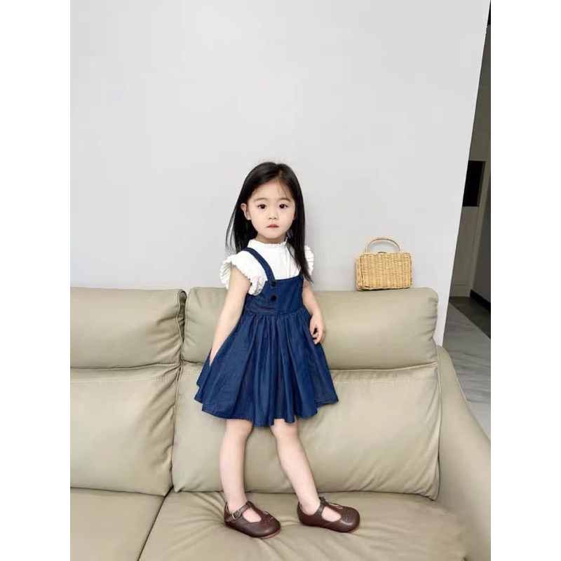 Váy xinh diện cho bé nhìn thui là muốn ring về ngay cho bé Áo rời + chân váy yếm Chất jeans lụa ...