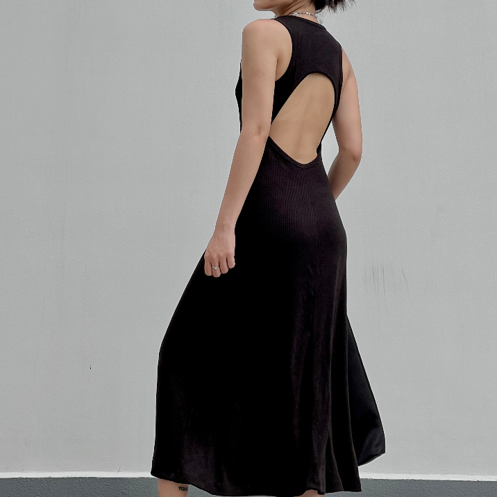 Đầm thun gân body ba lỗ dài khoét lưng kiểu basic - CUT OUT MIDI DRESS ...