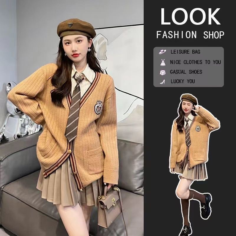 Sét 3 chi tiết áo len Cardigan, áo sơ mi kèm cà vạt, chân váy ngắn xếp ...