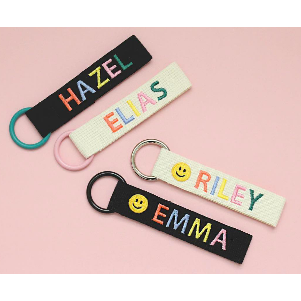 Móc Khoá, Name Tag Thêu Tên Theo Yêu Cầu (Đầu Móc Tròn) | Shopee Việt Nam