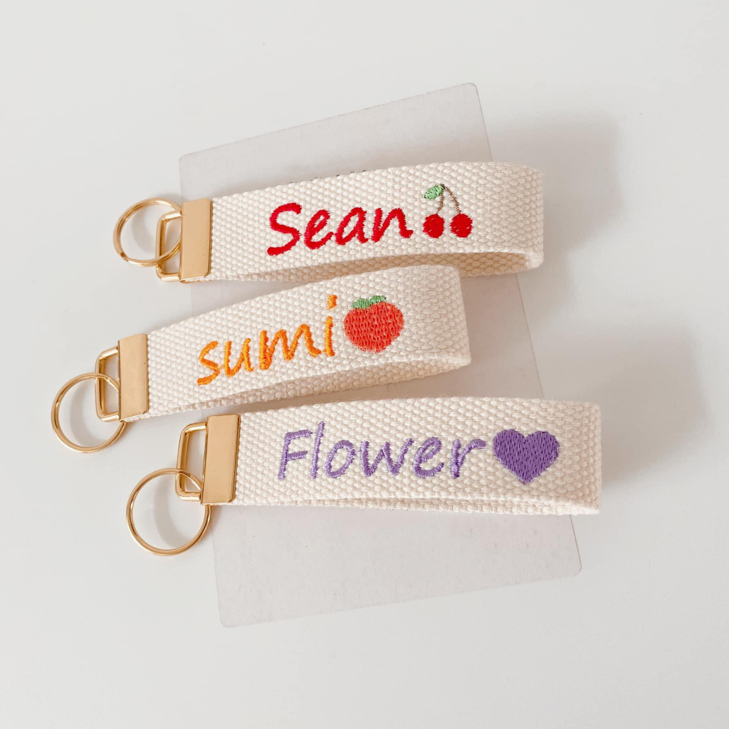 Móc Khoá, Name Tag Thêu Tên Theo Yêu Cầu (Đầu Móc Vuông) | Shopee Việt Nam