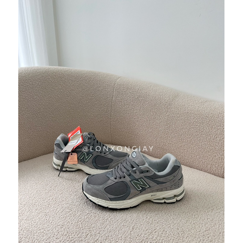 GIÀY THỂ THAO N.B 2002 R GREY/MÀU XÁM | Shopee Việt Nam