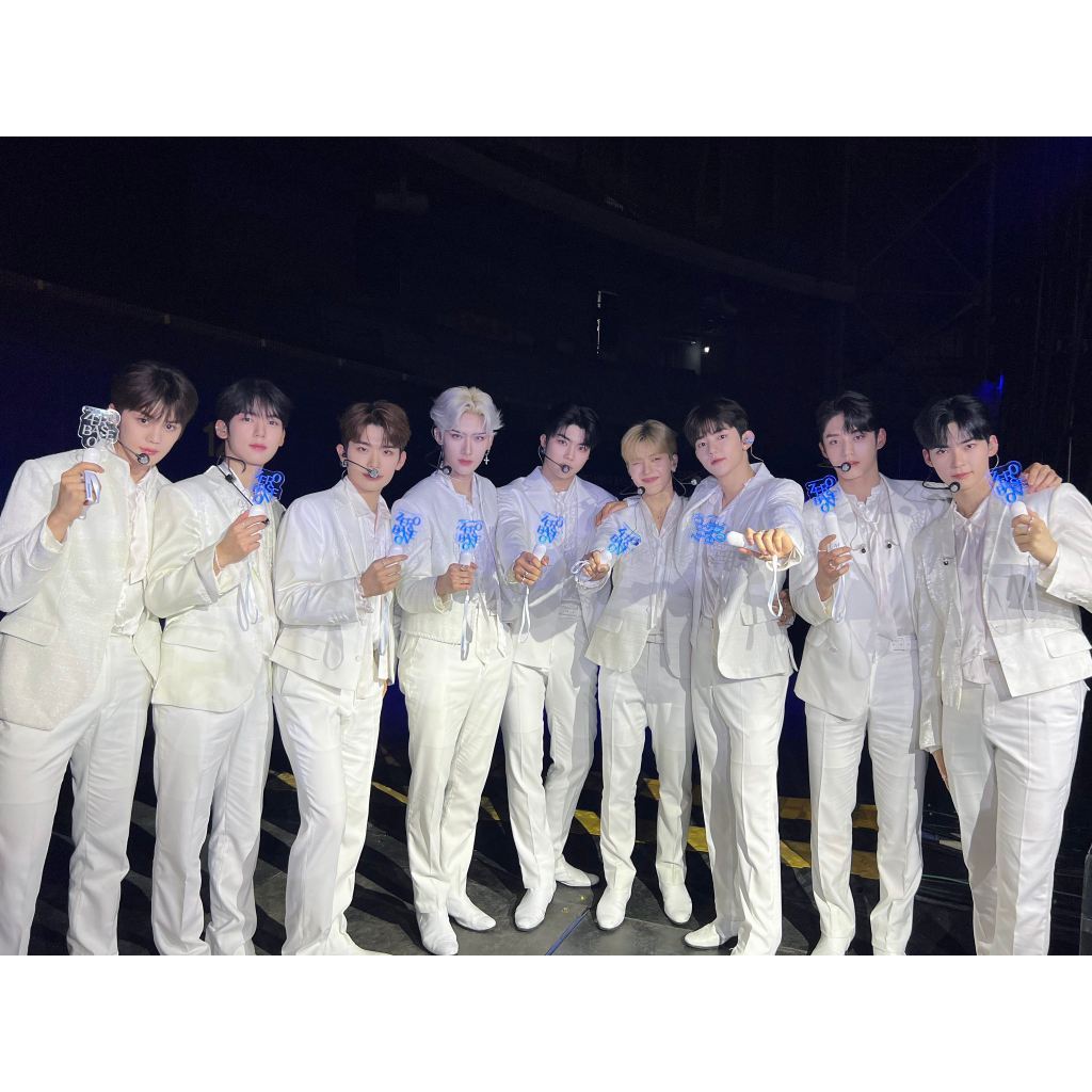 ZB1 - ĐÈN PHÁT SÁNG (LIGHTSTICK 1.0) | Shopee Việt Nam