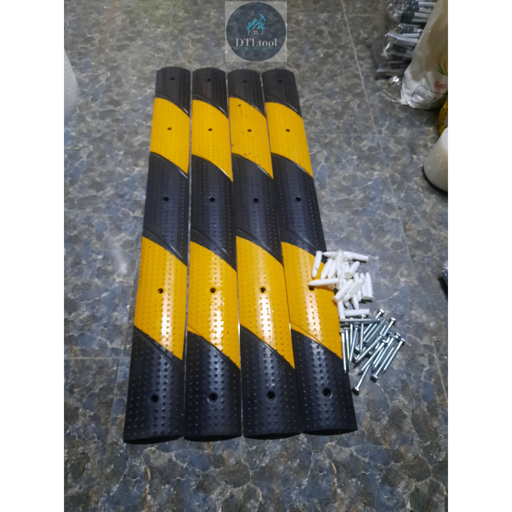 Gờ giảm tốc xe máy. Gờ giảm tốc cao su 1000x100x20mm (Dài x Rộng x cao ...