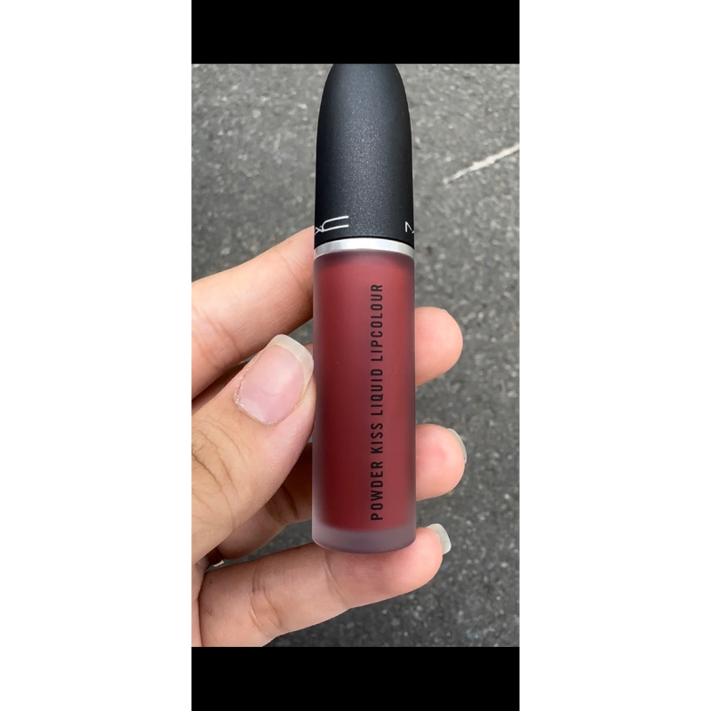 Son MAC 991 Devoted To Chili Đỏ Đất – Powder Kiss Liquid | Shopee Việt Nam