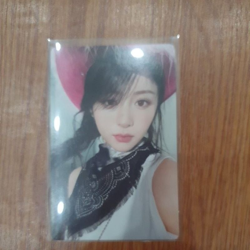 Card Yujin Kazuha Le Sserafim | Shopee Việt Nam