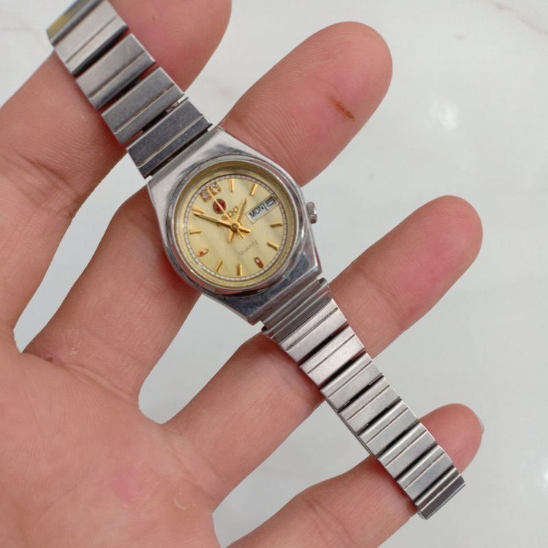 đồng hồ nữ si nhật hiệu RADO kim cọc số mạ vàng phong cách cổ điển ...