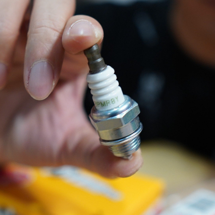 Bugi NGK BPMR 8Y Nhật XỊN Chuyên Dùng Cho Máy Cưa Xích Cắt Cỏ | Shopee ...