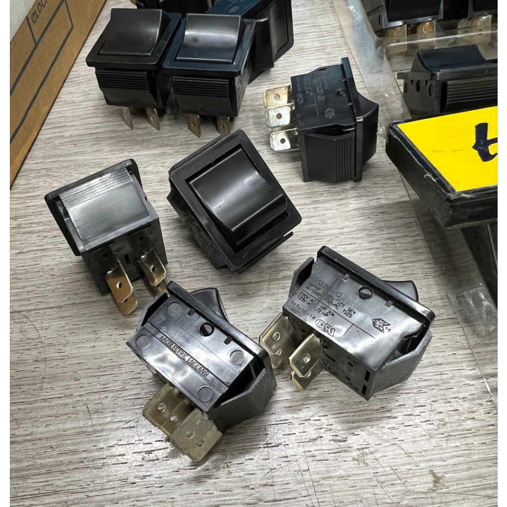 Công tắc nhấn Arcolectric - 1350 Series | Shopee Việt Nam