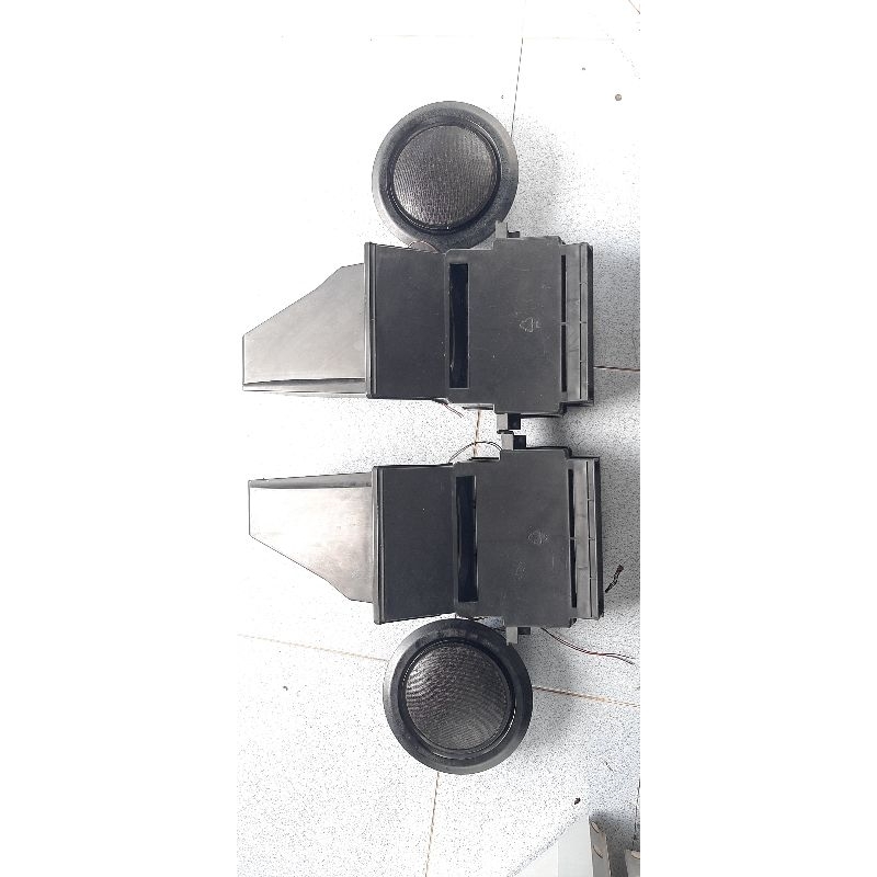Loa súp Bass gồm 2 loa bass lớn và 2 loa trép nhỏ củ siêu trầm nằm bên ...
