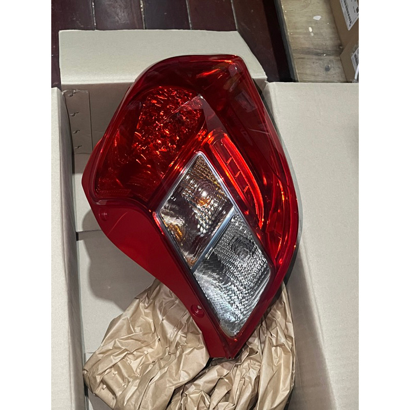 Đèn hậu Fadil (không led) chính hãng GM 42607402 - 42607401 | Shopee ...