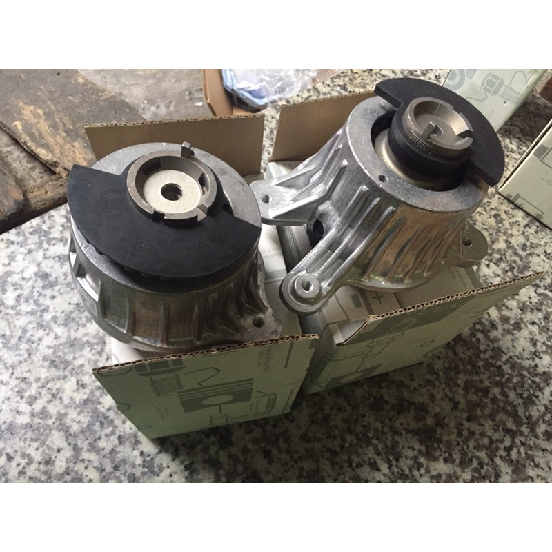 Cao su chân máy xe Mercedes GLC300, GLC43 AMG, GLC350 X253 2532401000 ...