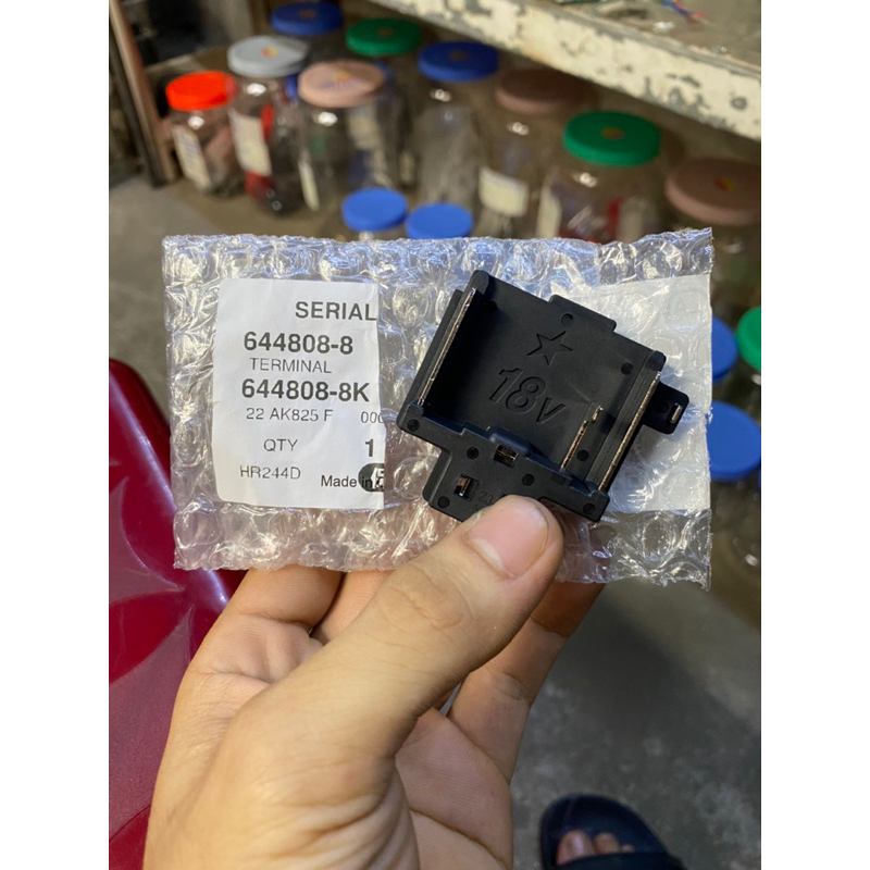 Chân Gài Pin Makita Chính Hãng dùng cho các dòng máy 18V | Shopee Việt Nam