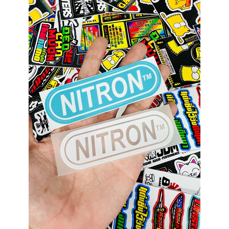 Tem sticker Nitron loại viền trong chữ trắng in trên chất liệu in uv ...