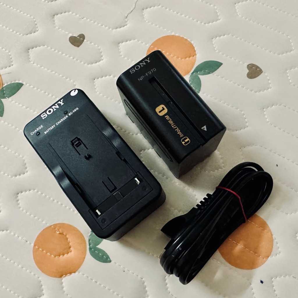 Bộ pin sạc Sony F970 dùng cho máy quay, đèn led, màn hình monitor ...