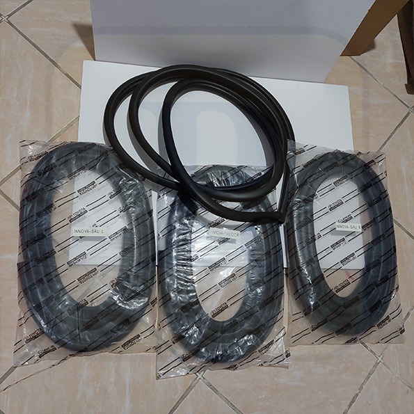 GIOĂNG KHUNG CỬA TOYOTA INNOVA (nhắn tin đời xe) | Shopee Việt Nam