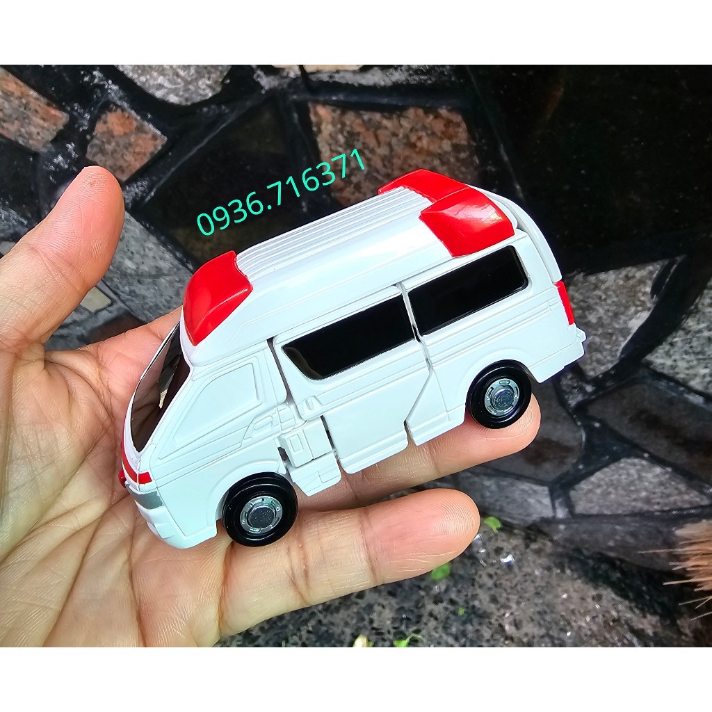 Robot Transformers biến hình xe cứu thương màu trắng Tomica Nhật Bản ...