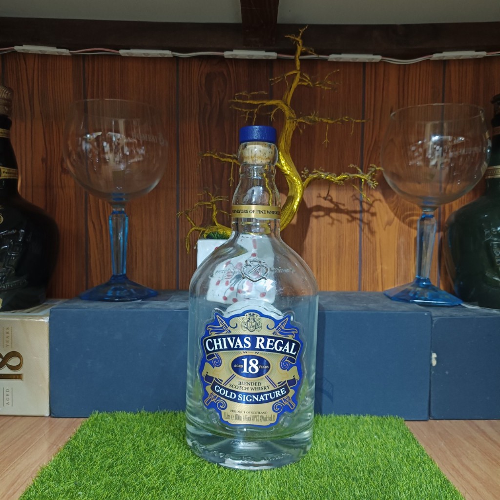Vỏ chai rượu ngoại Chivas 18 1000mL Xuất xứ Scotland chính hãng mới 99% (chai rỗng) | Shopee ...