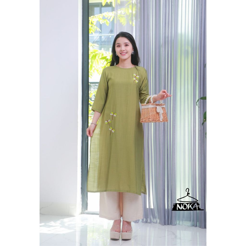 Áo dài cách tân dáng trẻ cổ tròn họa tiết thêu nổi form suông AD22 NOKA ...