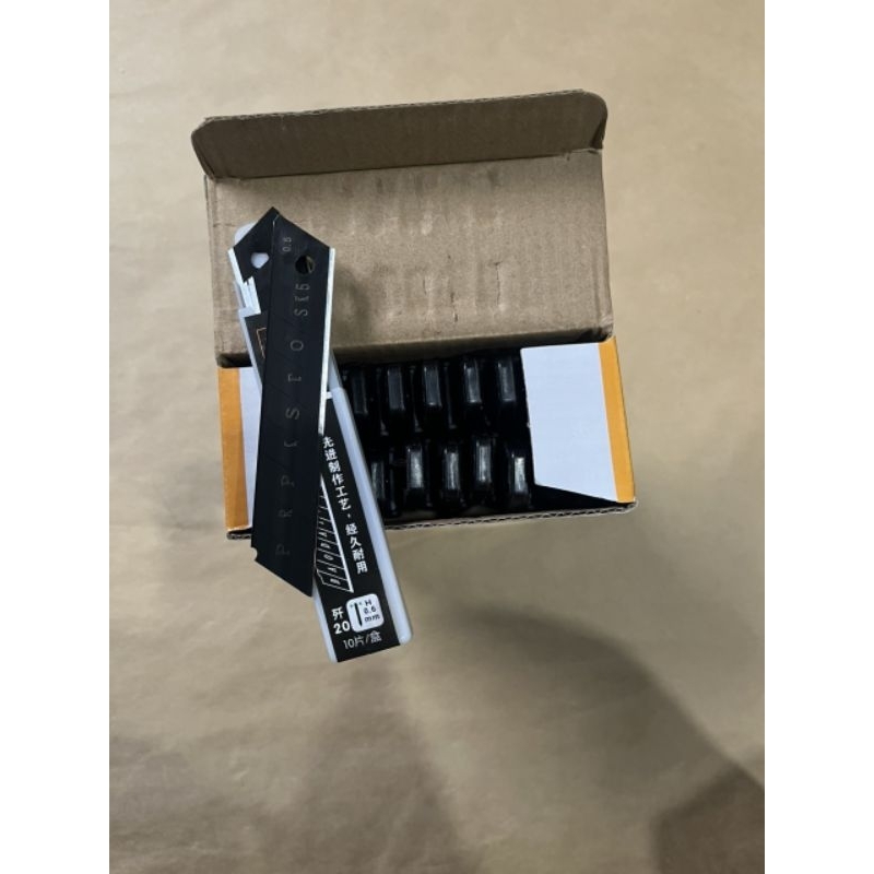 Hộp 10 lưỡi dao dọc giấy đen sk5 18mm , lưỡi dao dọc giấy thép bền chắc² | Shopee Việt Nam