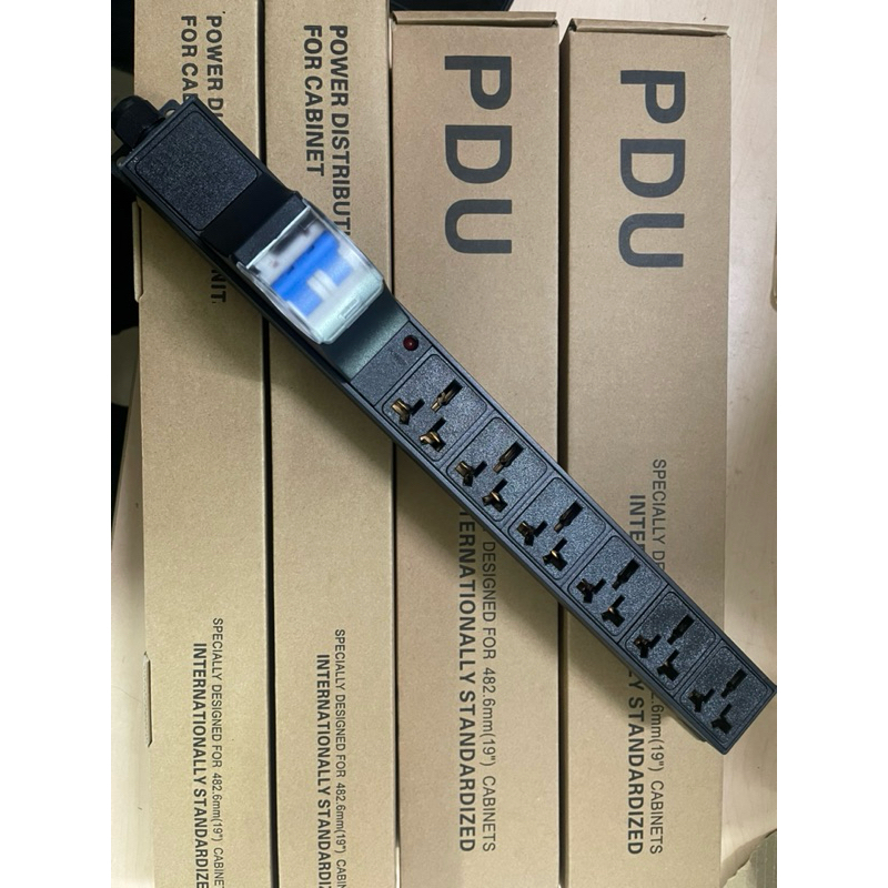 PDU 6 port , ổ cắm chuẩn rack có MCB 19" hàng nhập khẩu cao cấp ...