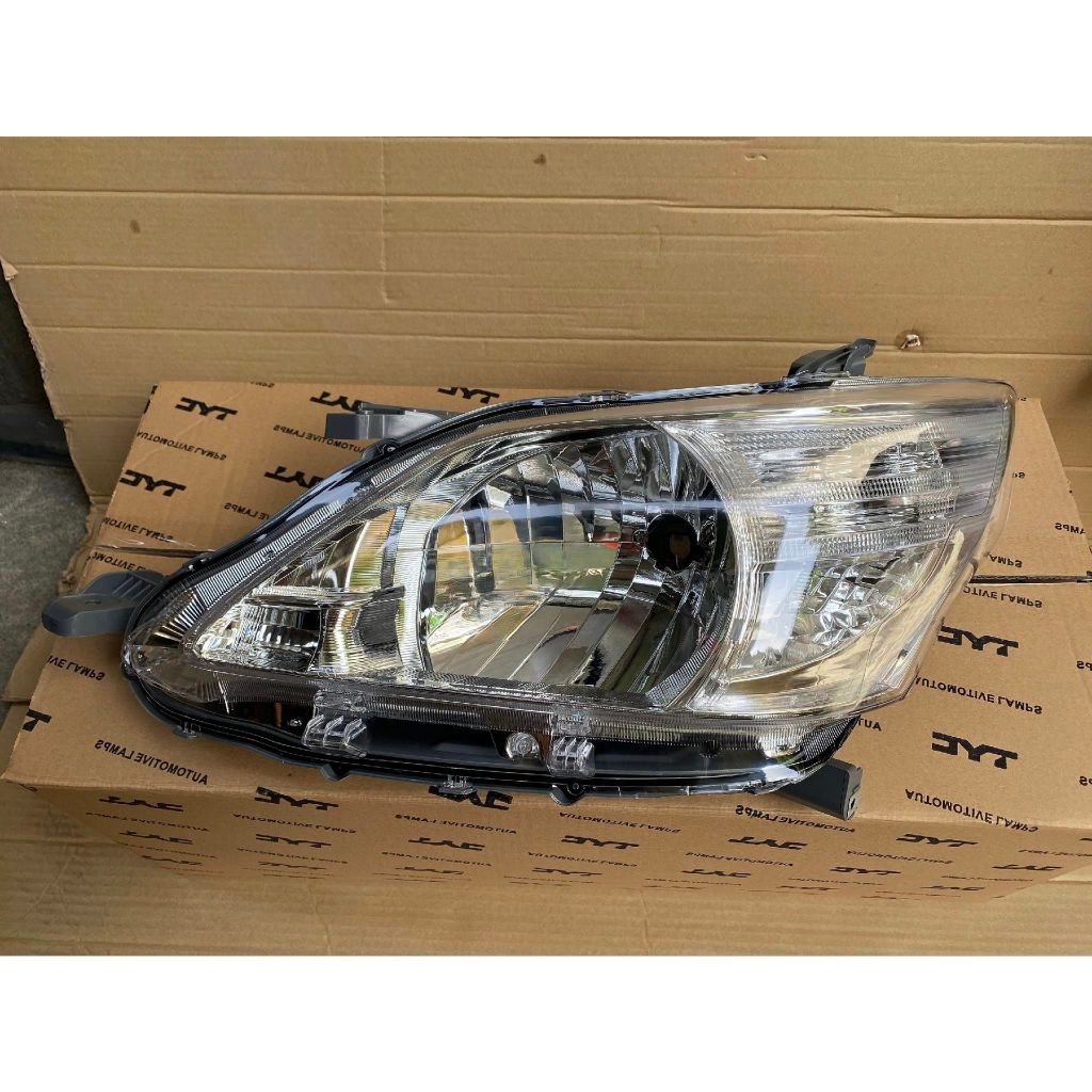 Đèn pha xe ô tô Toyota Innova năm 2011-2015 | Headlamp for Toyota ...