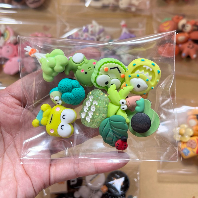 SET 10 STICKER / CHARM GẮN DÉP SỤC, CROCS LỘN XỘN MẪU LỰA MÀU | Shopee ...