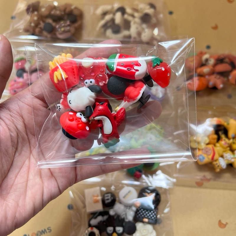 SET 10 STICKER / CHARM GẮN DÉP SỤC, CROCS LỘN XỘN MẪU LỰA MÀU | Shopee ...