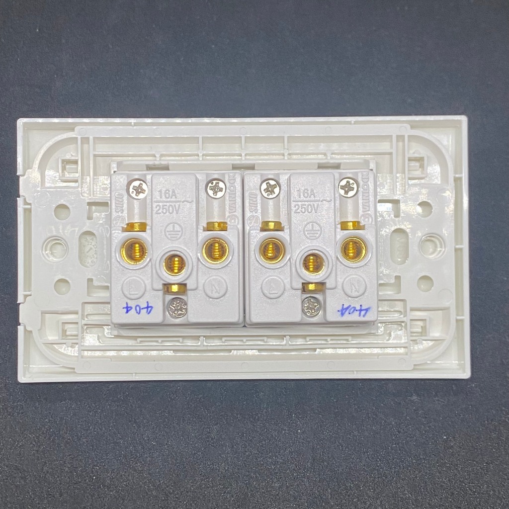 Ổ Cắm Đôi 3 Chấu Đa Năng 16A Mặt Panasonic WEV68030SW, Ổ Cắm Sino ...