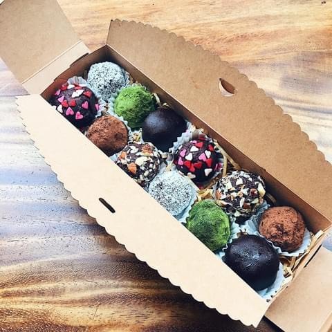 hộp giấy đựng bánh macaron/ socola truffle/ bánh quy/ kẹo nougat (set 5 ...