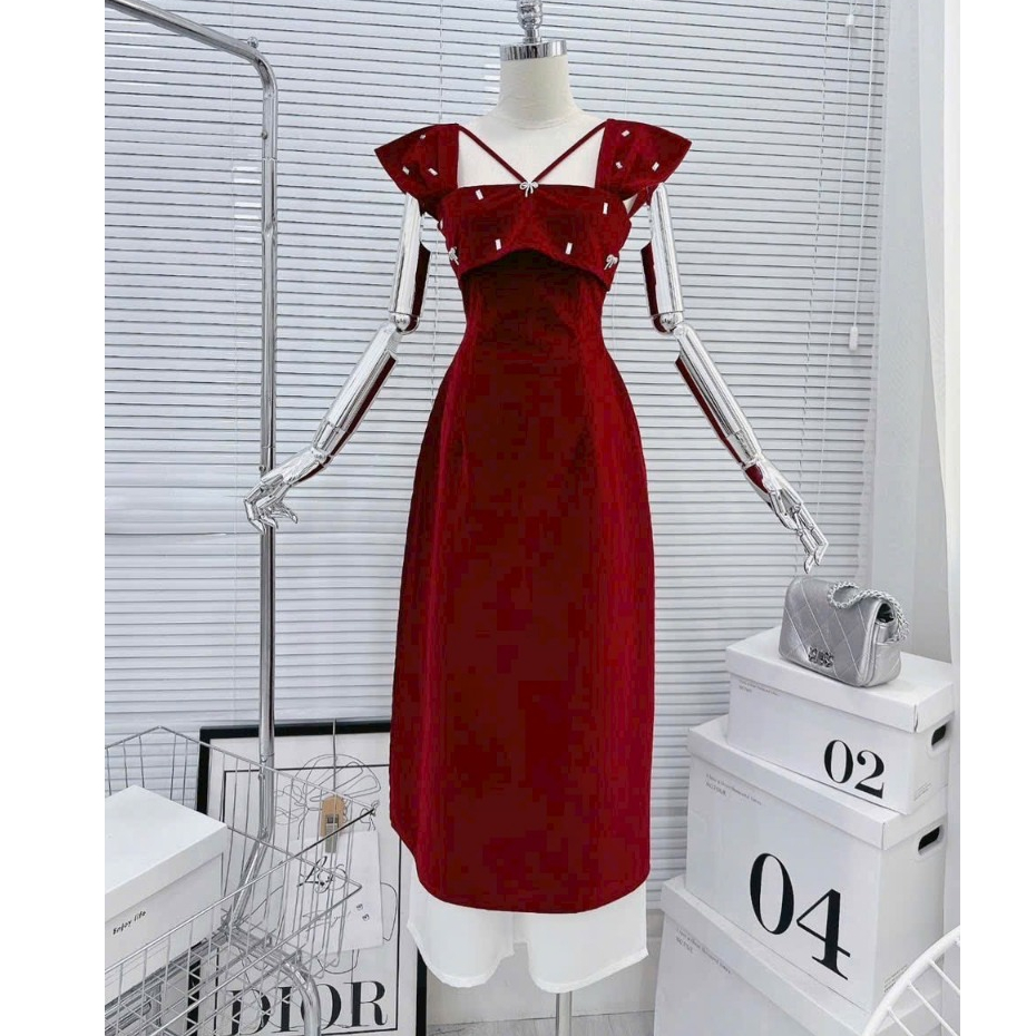 Sét áo dài cách tân vải nhung dày dặn đính phụ kiện cổ vuông dây yếm ...