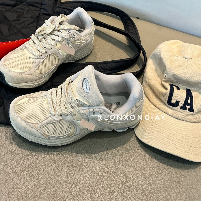 GIÀY THỂ THAO N.B 2002 CREAM/MÀU KEM | Shopee Việt Nam