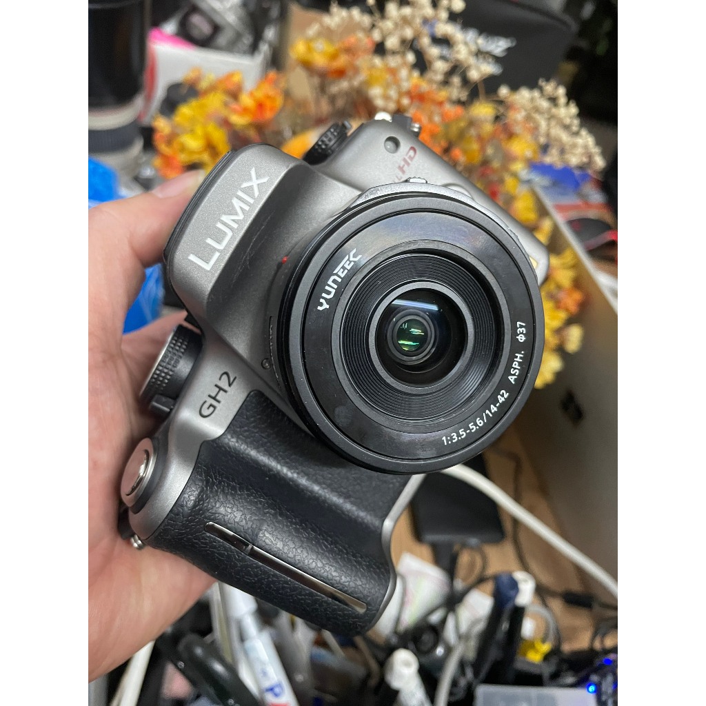 Máy ảnh Lumix DMC-GH2 kèm ống kính 14-42 màn hình xoay lật | Shopee ...