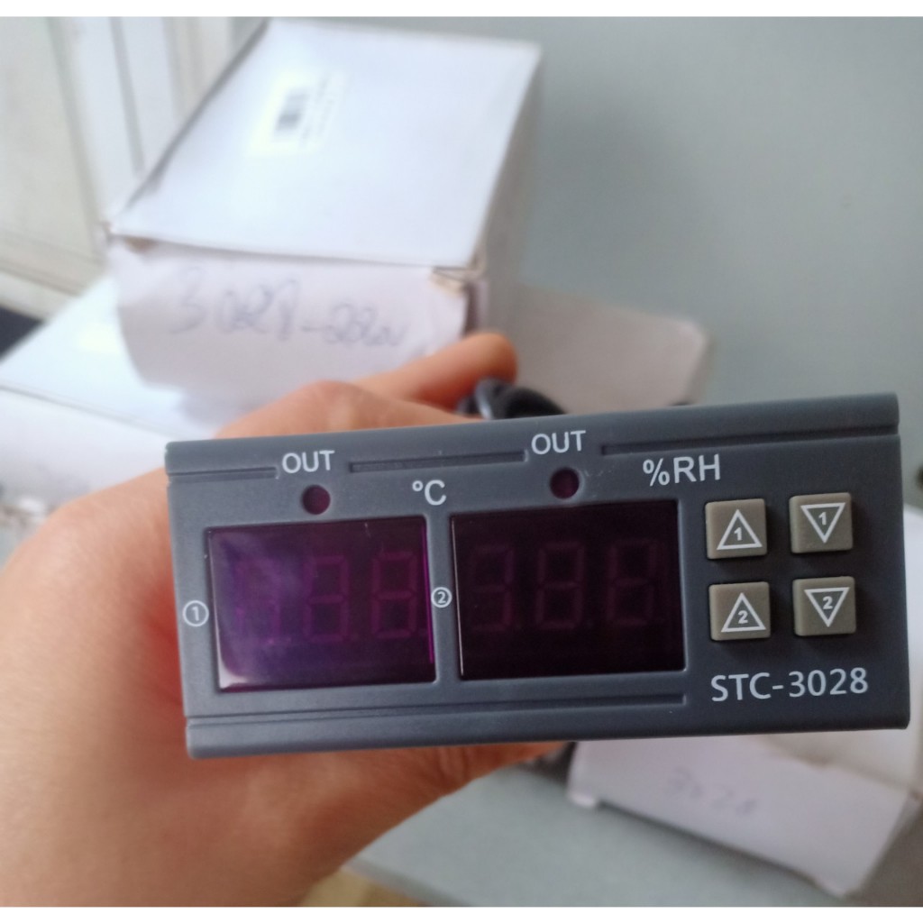 Bộ điều khiển độ ẩm nhiệt độ kỹ thuật số kép STC-3028 12V / 24V / 110 ...