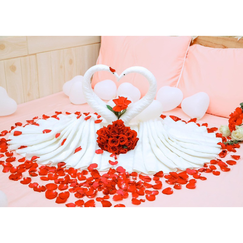 (GẤP SẴN) THIÊN NGA TRANG TRÍ PHÒNG CƯỚI (2 con = 4 khăn)TẶNG set cánh hoa hồng | Shopee Việt Nam