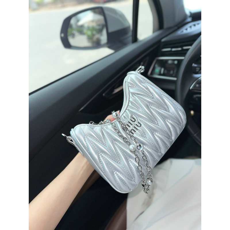 Túi Miu.Miu chain super size 22cm fullbox | Shopee Việt Nam