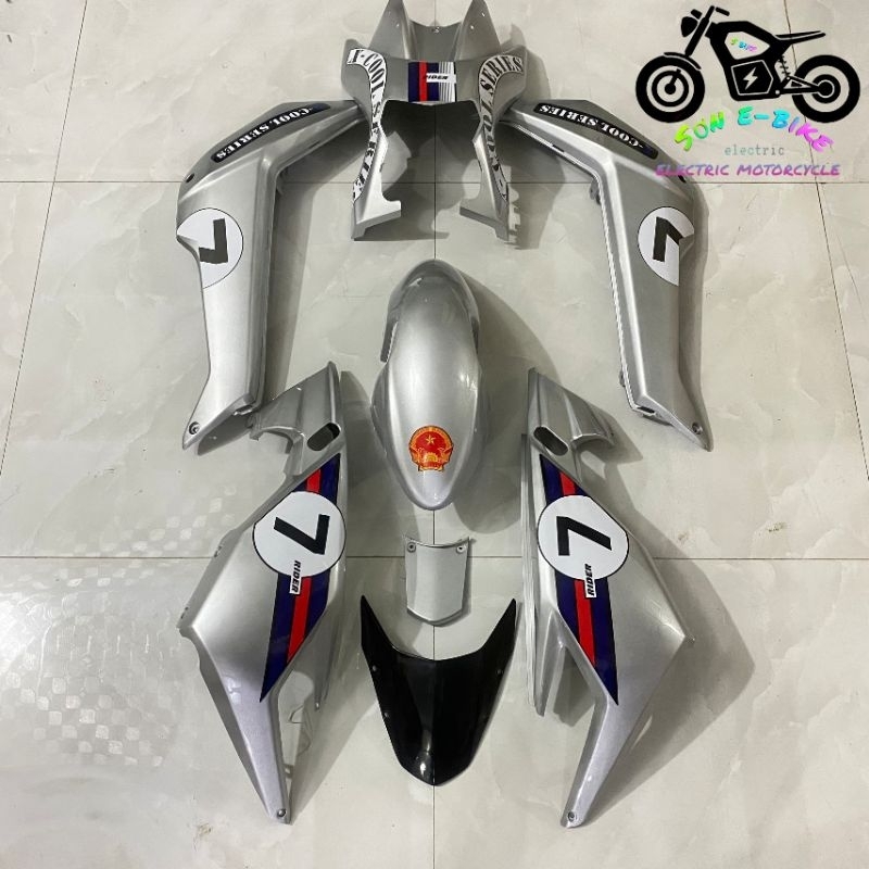 vỏ nhựa xe điện Xmen màu bạc kèm tem số 7 dán sẵn. | Shopee Việt Nam