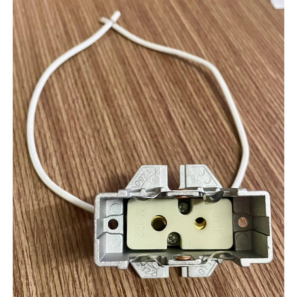 Đui đèn pha luồng chân cắm GY16 (SEARCHLIGHT PORCELAIN GY16 LAMP HOLDER ...