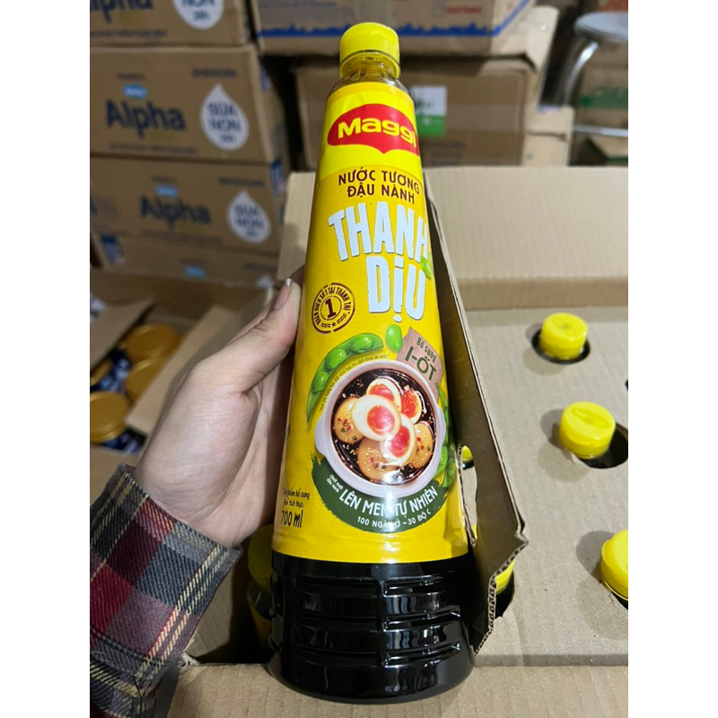 Nước tương maggi đậu nành thanh dịu nắp vàng 700ml | Shopee Việt Nam