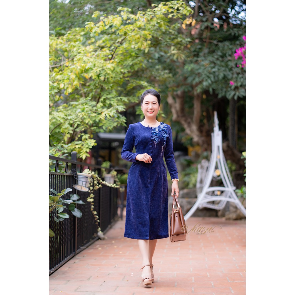 Váy trung niên/ Đầm trung niên - DV35 nhung nhám hoa ngực | Shopee Việt Nam