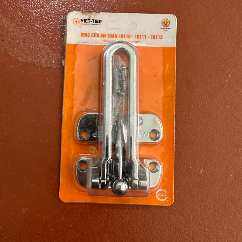 Chốt cửa an toàn Việt Tiệp 10110 chính hãng | Shopee Việt Nam