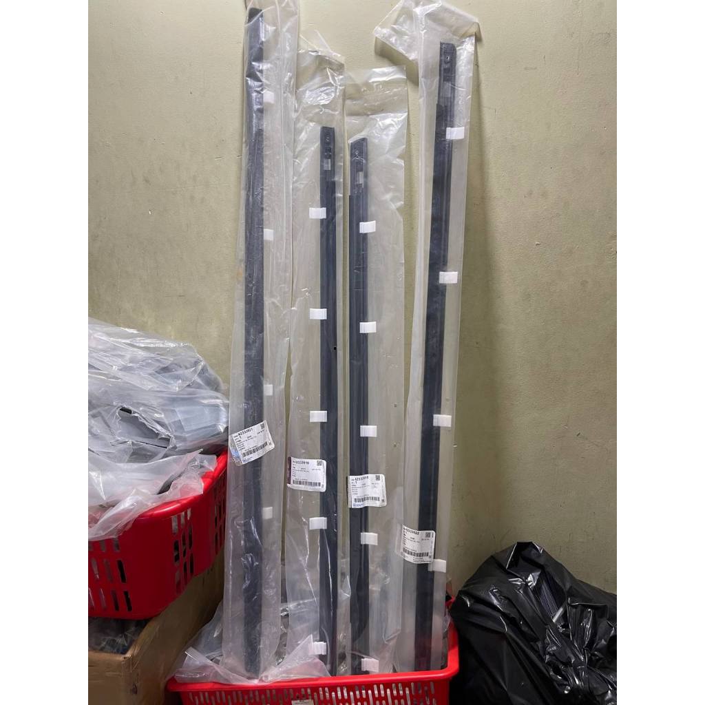 NẸP CHÂN KÍNH NGOÀI CHEVROLET CAPTIVA 42333916 42333915 42333922 ...