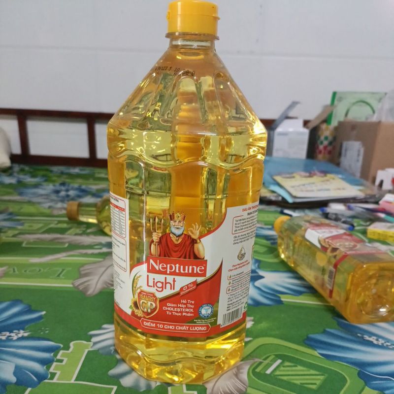 Dầu ăn Neptune Light chai 2lít | Shopee Việt Nam
