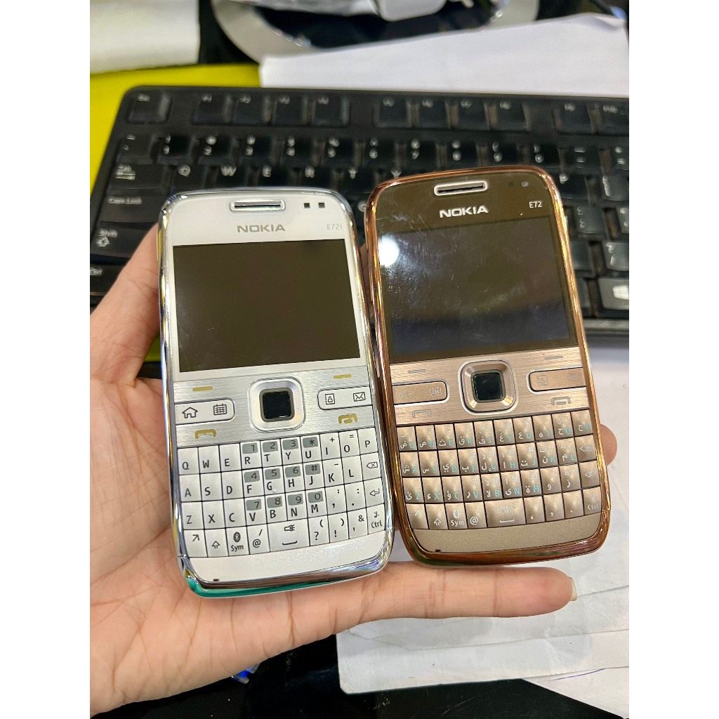 Điện thoại cổ Nokia E72 , E72i màu nâu ,trắng . Không sạc và pin | Shopee Việt Nam