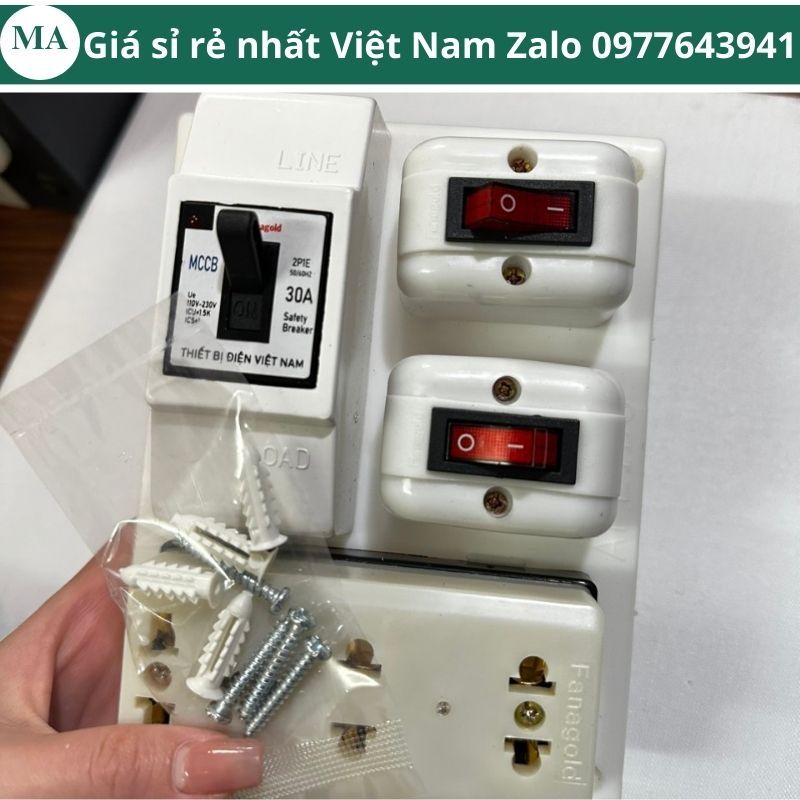 Bảng điện Taplo bắt sẵn gồm cầu chì, ổ cắm3 lỗ đa năng, CB (Aptomat), 2 công tắc hàng công ty có ...