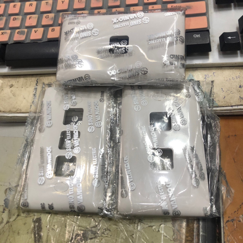 Mặt công tắc 1, 2, 3, 4 vuông S18A sino | Shopee Việt Nam