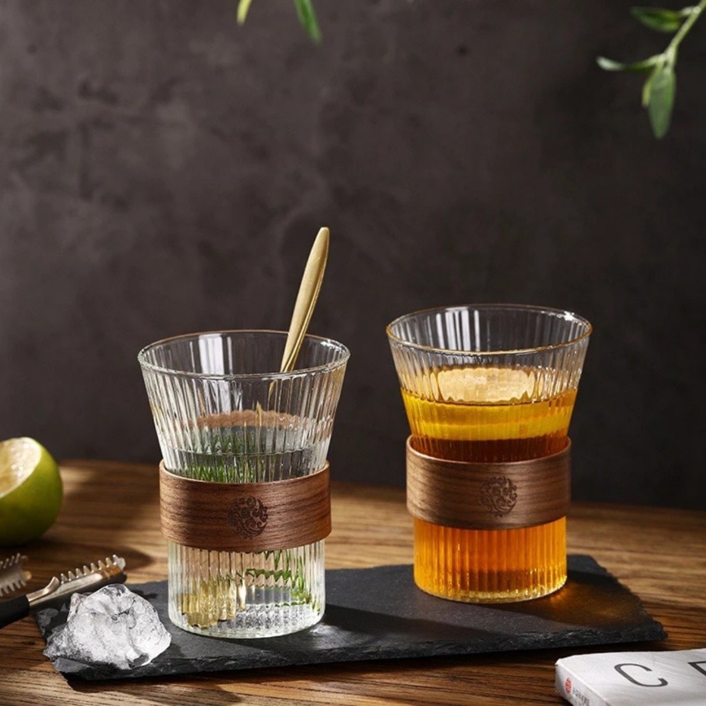 Ly thủy tinh ly pha che caffe có kèm đai gỗ chống nóng..dung tich 220ml ...