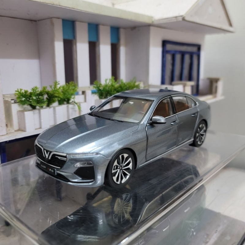 Mô hình xe VINFAST tỉ lệ 1:24 bằng hợp kim tặng mô hình nhân vật và ...