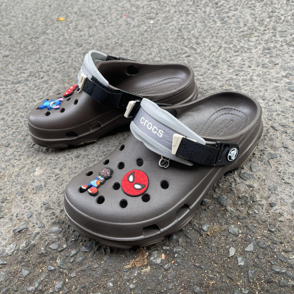 Dép crocs lỗi mẫu All Terrain Clog màu nâu đậm TND, có phối quai dù xịn ...